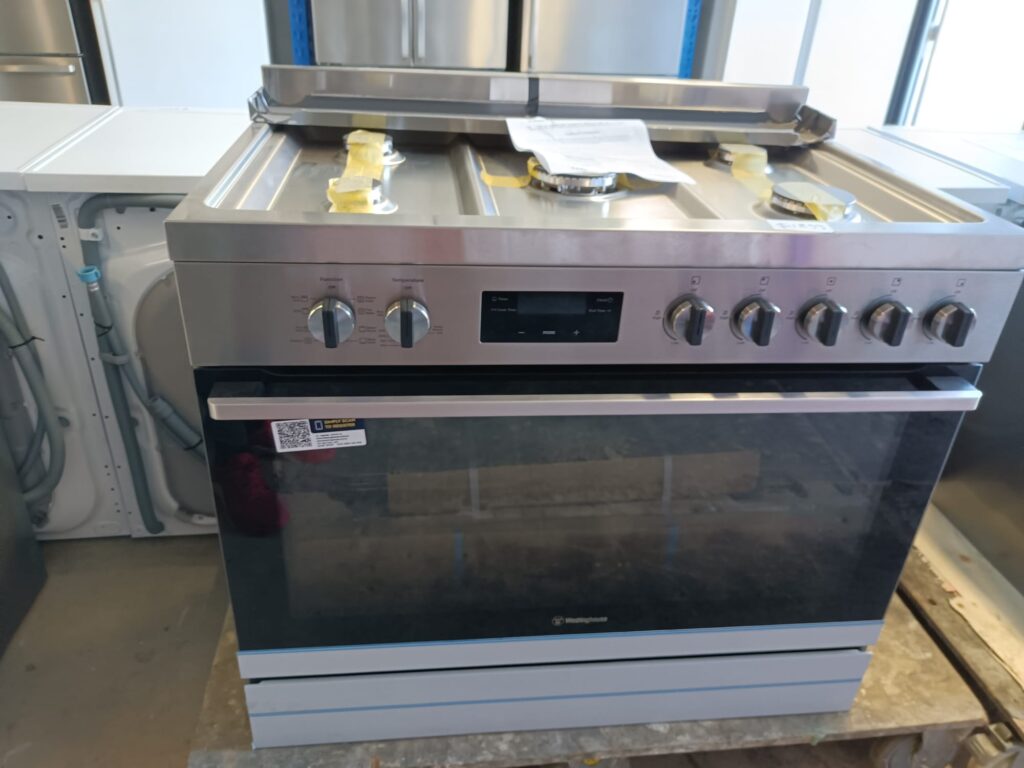 Westinghouse 90Cm Freestanding Dual Fuel Oven/Stove Wfe915Sd at Layla ...